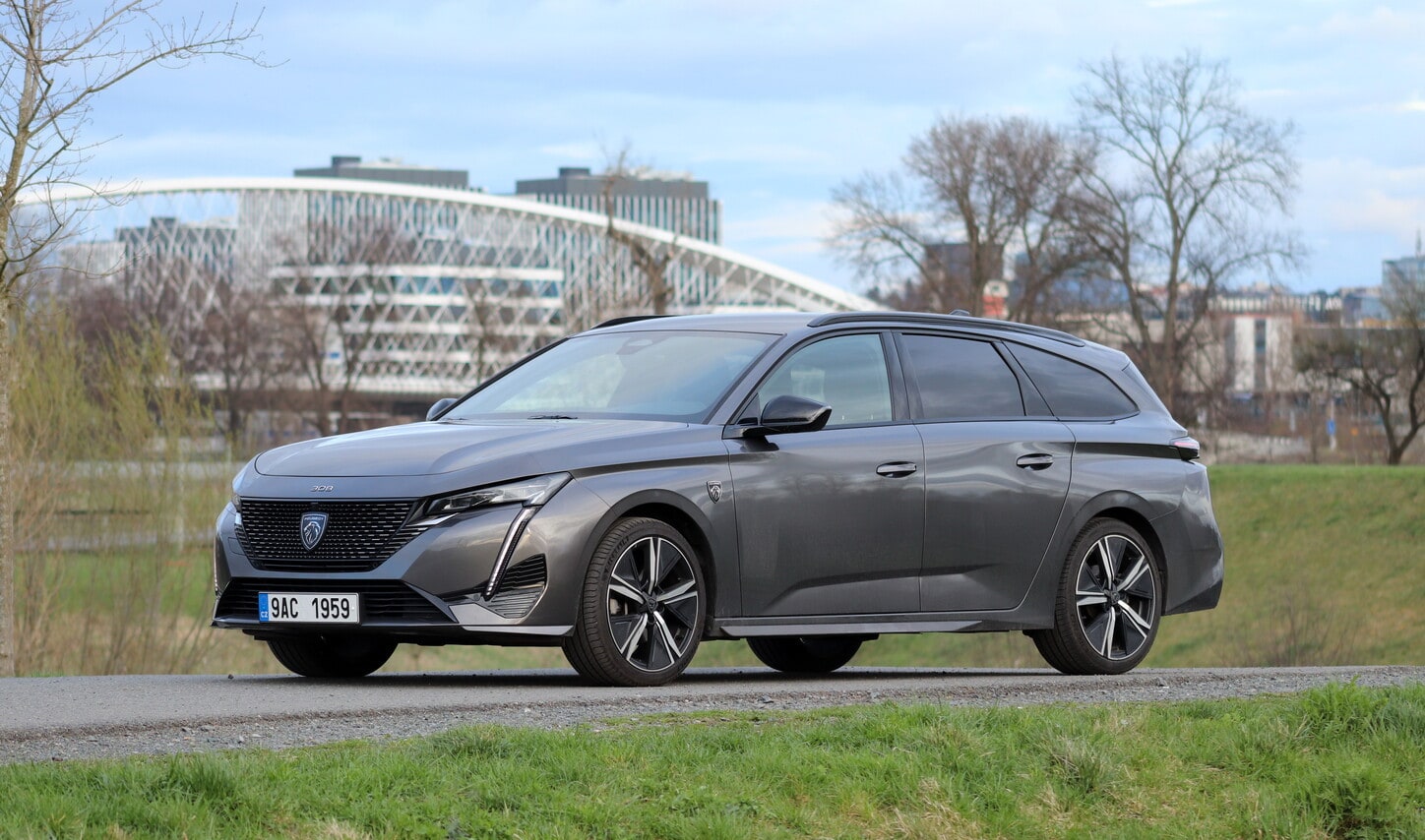 Test: Peugeot 308 SW III (P5) - Sebevědomou cenu obhajuje sexy křivkami ...