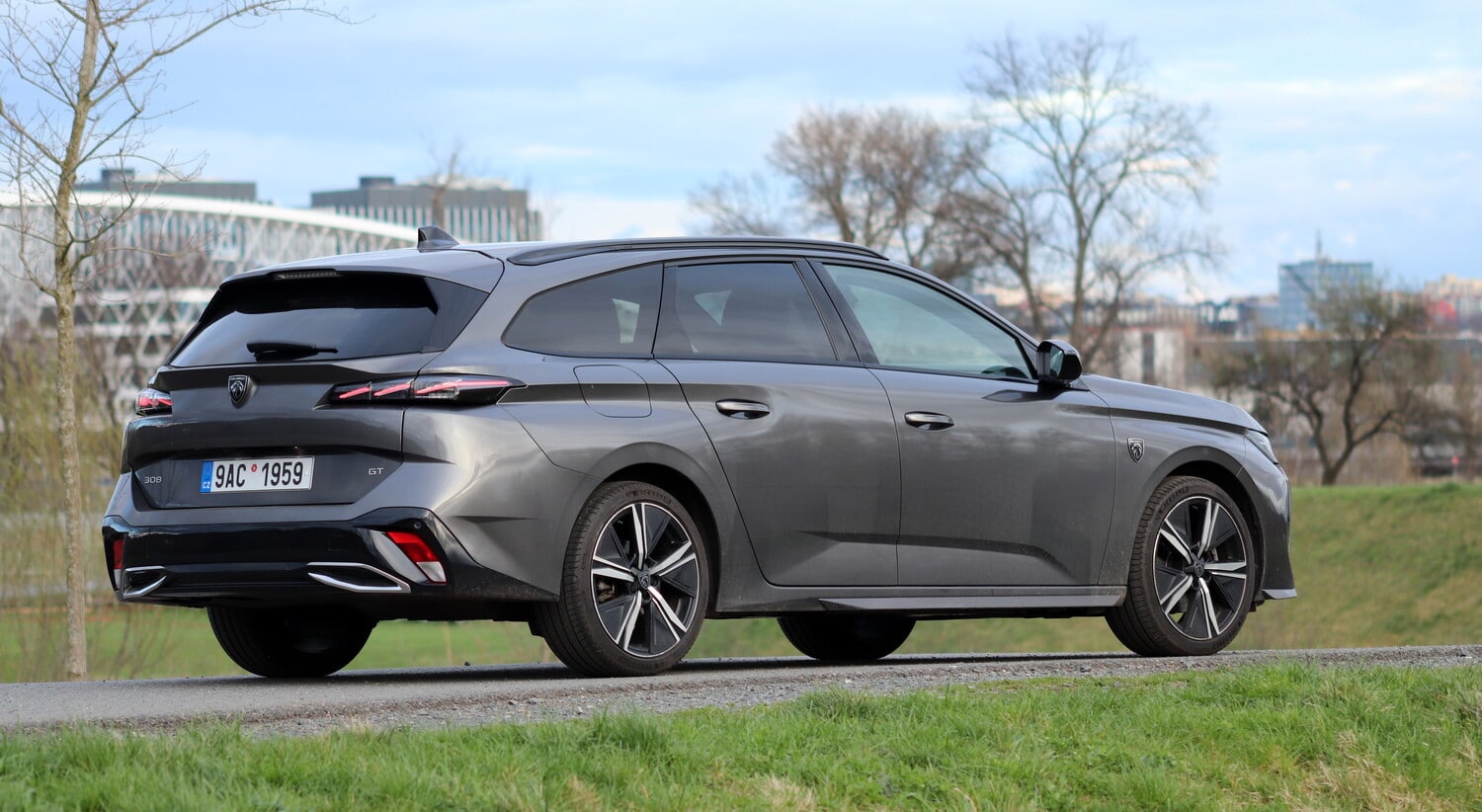 Test: Peugeot 308 SW III (P5) - Sebevědomou cenu obhajuje sexy křivkami ...